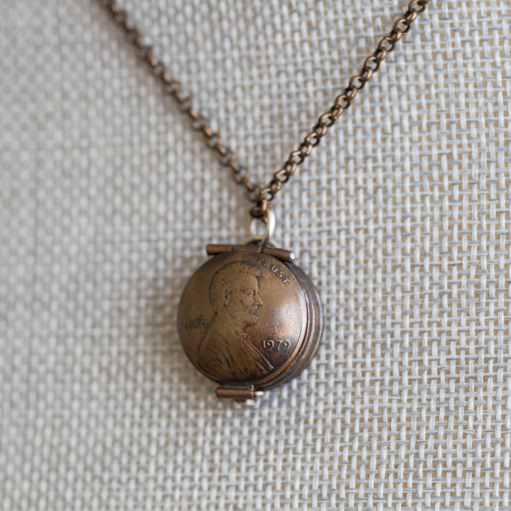 Abe Lucky Locket – National Archives Store