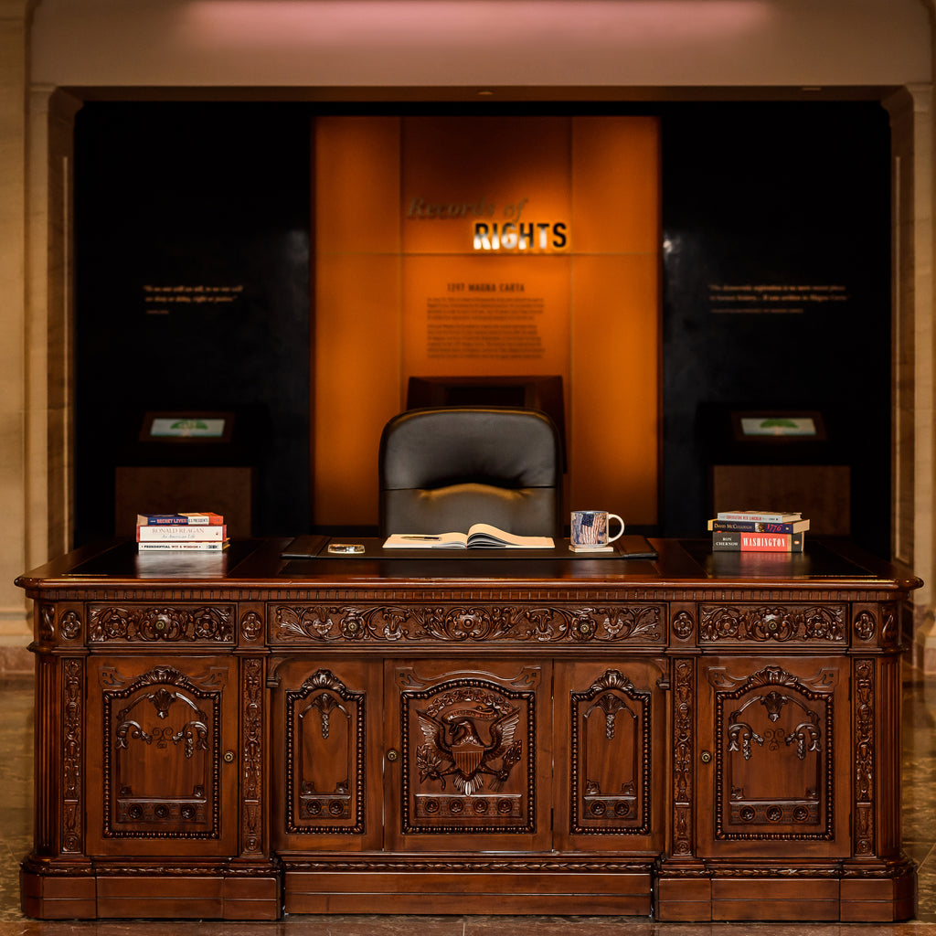Resolute Desk Replica – National Archives Store