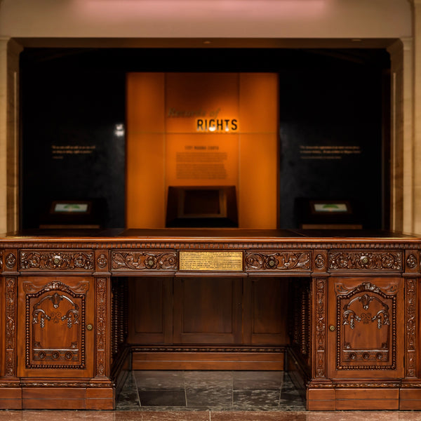 Resolute Desk Replica – National Archives Store